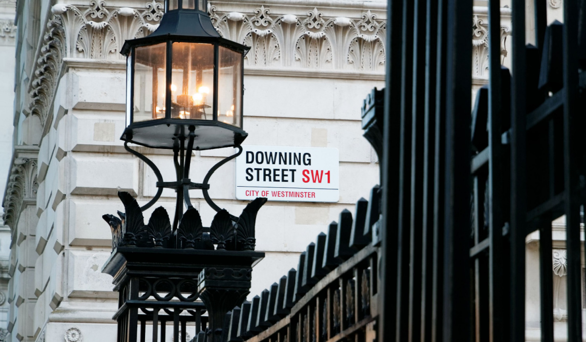 Government delays less healthy ad ban to formally exempt brand advertising